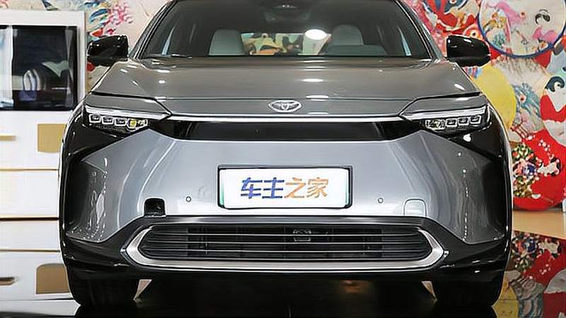 丰田首款量产纯电动车 丰田bZ4X实拍