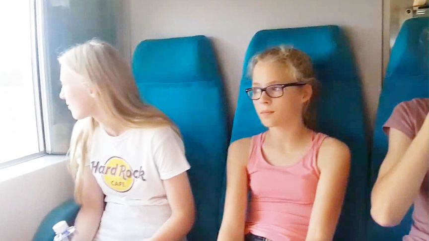 德国学生来中国学习,特地感受上海磁悬浮列车的速度,惊叹不已