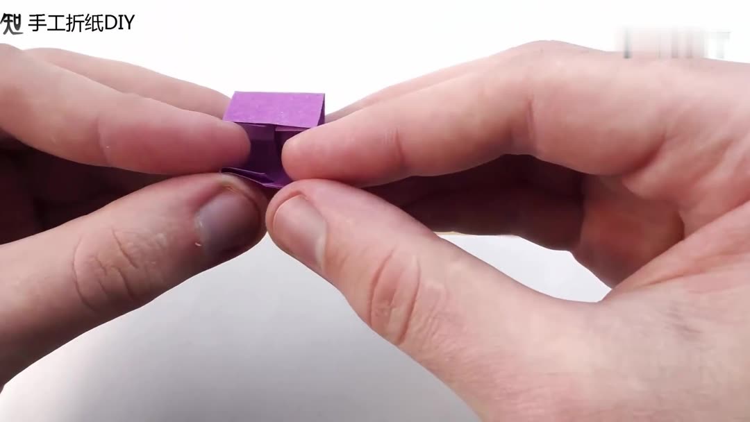 折纸戒指,手工折纸艺术教学视频,制作一个纸戒指