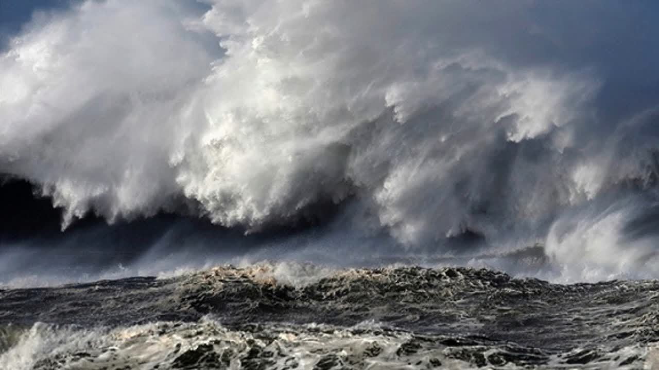 南亚大地震:人们正庆幸还活着,身后却卷起35米的海啸,...