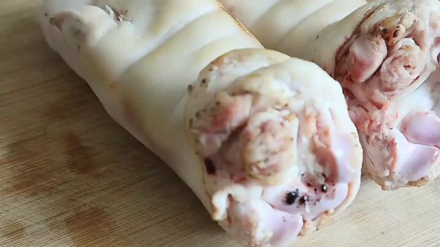 猪蹄怎样做既简单又好吃?小哥教你做秘制猪蹄,口感软糯又不腻