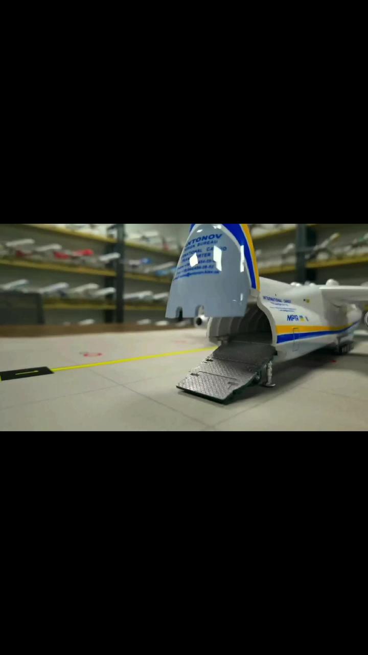 安225运输机来啦,模型比例1/200,舱门可以开合,多处可以活动,安225...