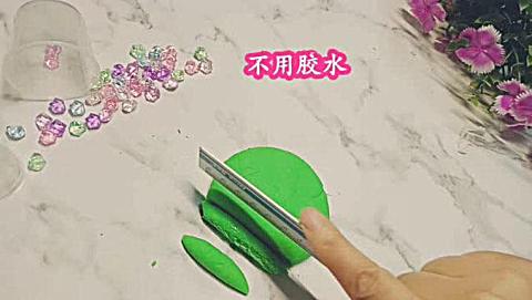 牙膏里加1种厨房材料制作橡皮泥, 无硼砂无胶水, 安全无毒不粘手