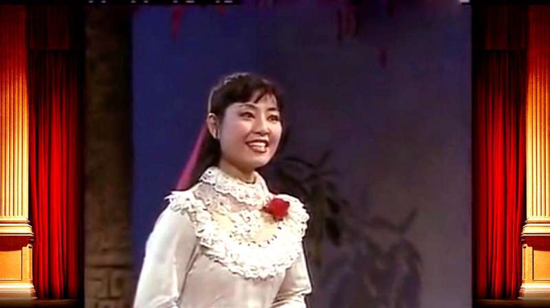 殷秀梅28岁首次参加春晚,36年后回放她演唱的两首歌曲