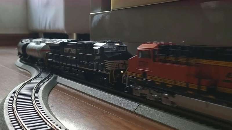 火车模型小运转,减速通过大转弯,列车迷的福利~