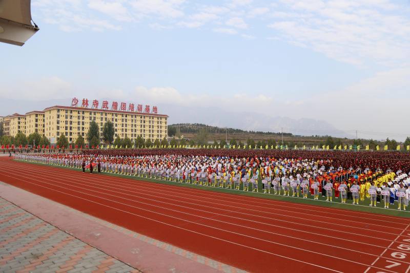 看武校运动会整齐划一的队伍,谁与争锋!