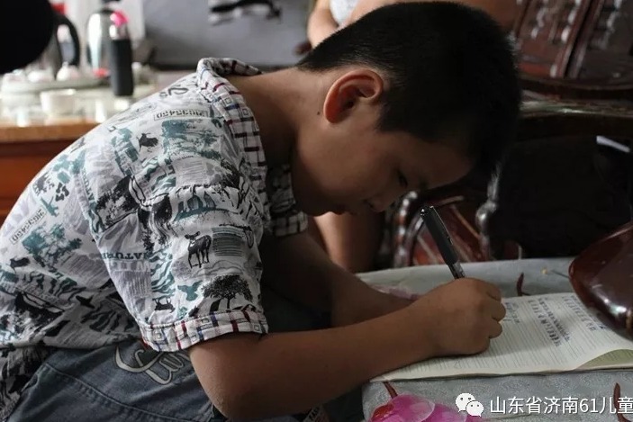 济南六一儿童医院评价如何 10岁多动症男孩六一治疗康复圆梦翻译官