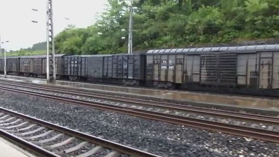 火车旅行:贵州,沪昆铁路,绿皮车小站到站停车