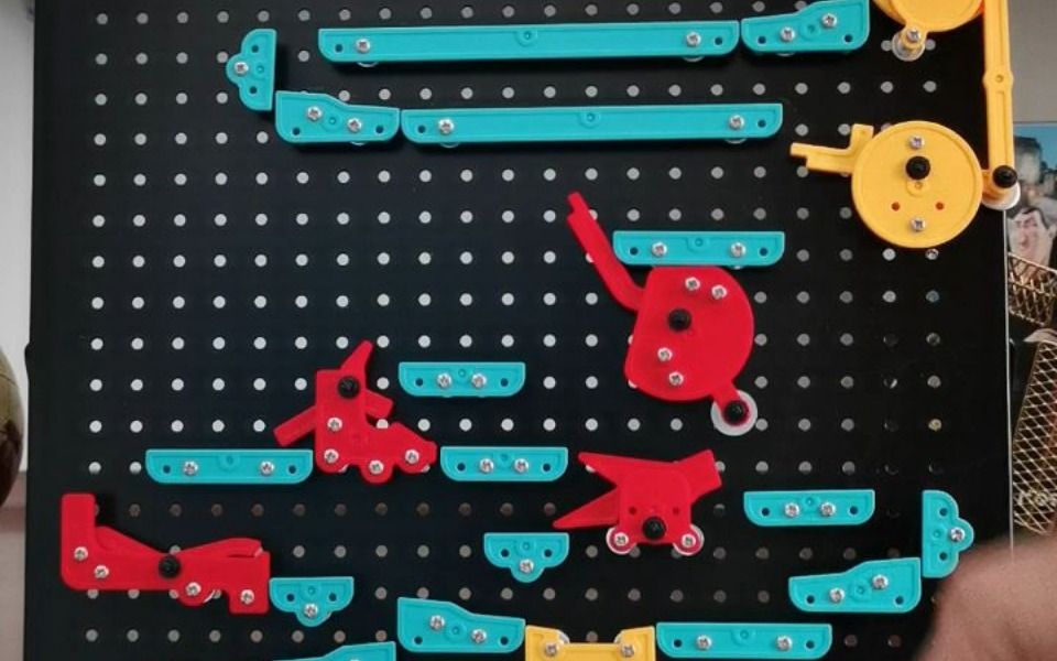 男孩的智力挑战,滚珠机关游戏