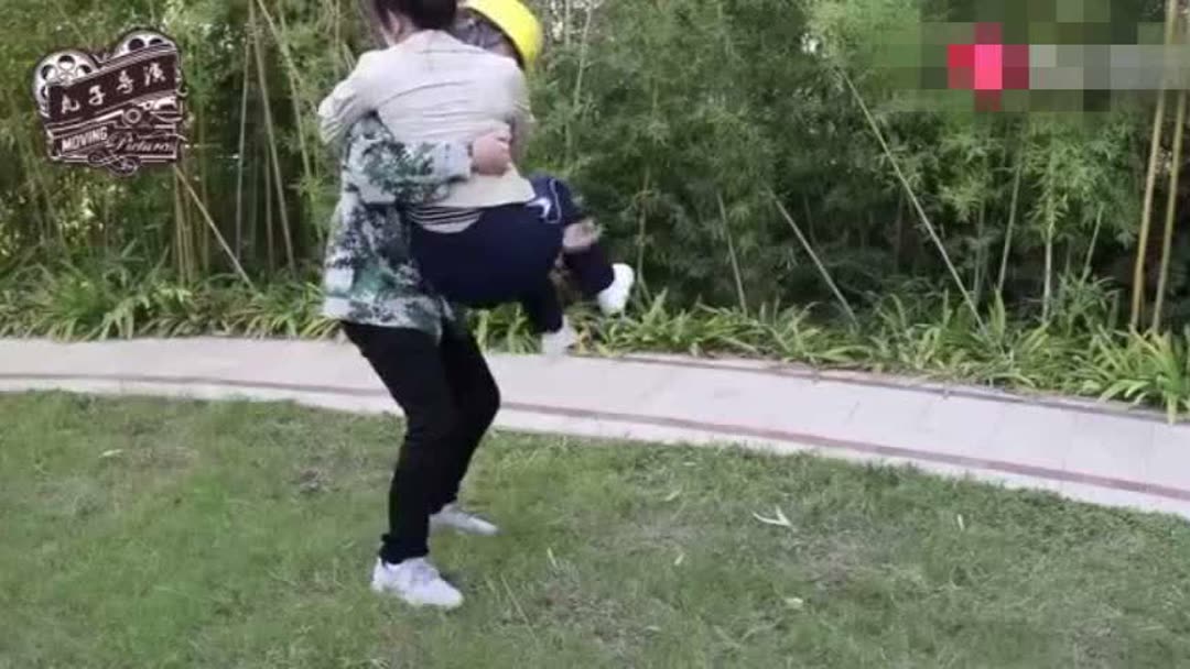 孕妇摔倒路边求救,路过无人扶她,唯有农民工大哥伸出援手帮助