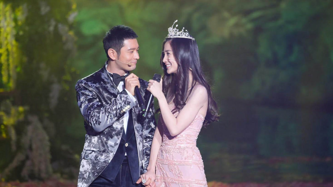 黄晓明杨颖同台演唱《最重要的小事》，现场甜到爆炸，惹人羡慕