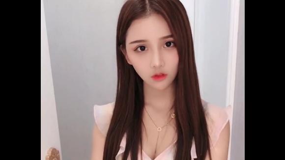 美女房东半夜来小伙房间让交电费水费,结果被小伙关到门外