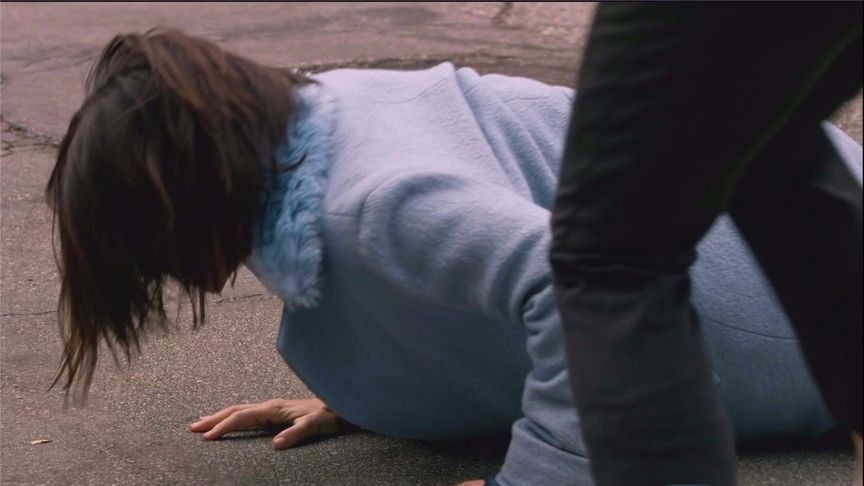 下次看到孕妇摔倒你还会扶她吗