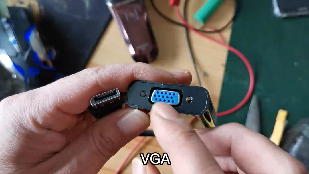 一台电脑接两个显示器!还能显示不同的内容