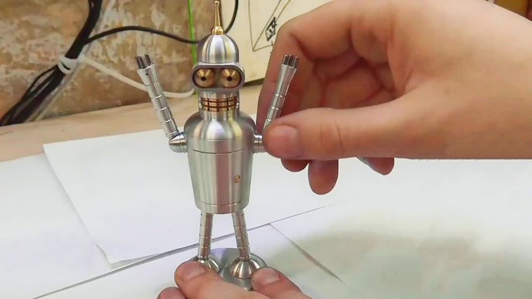 车铝材制作班德机器人模型,成品精致巧妙,这手艺一看就是高手