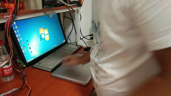 维修一台老苹果笔记本开机风扇逛转运行速度慢