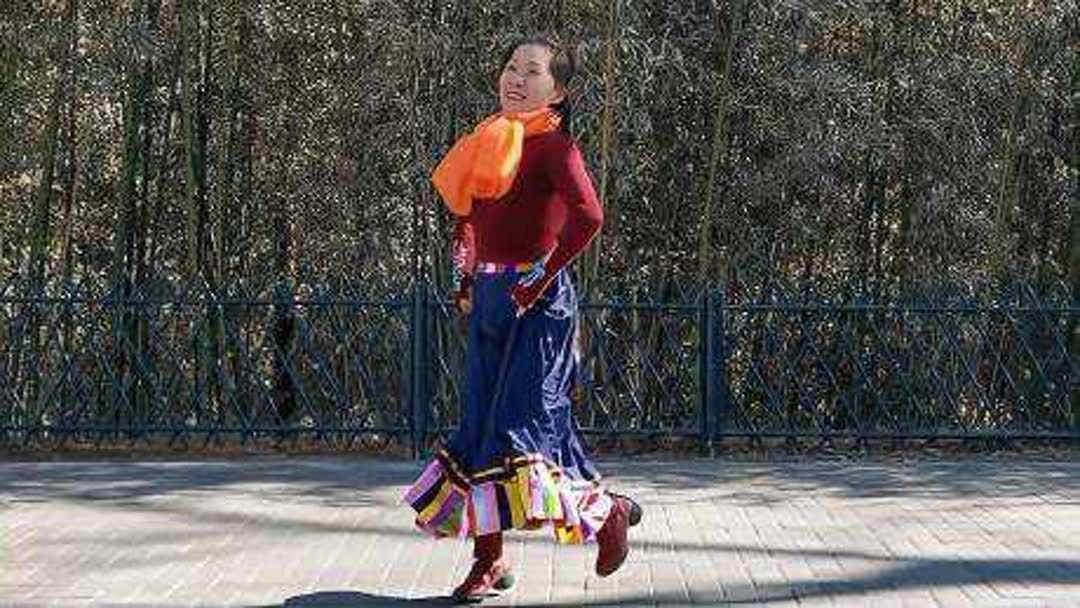 紫竹舞蹈《洗衣歌》欢快优美藏族舞蹈,王老师精彩表演