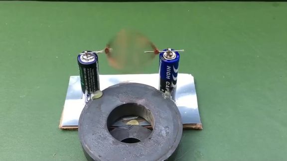 国外牛人制作的超简单电动机,就是这原理还真是不好说啊