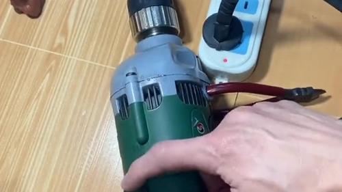 手电钻还有这种用处,师傅这强大的设计,一看就知道这是位高手!