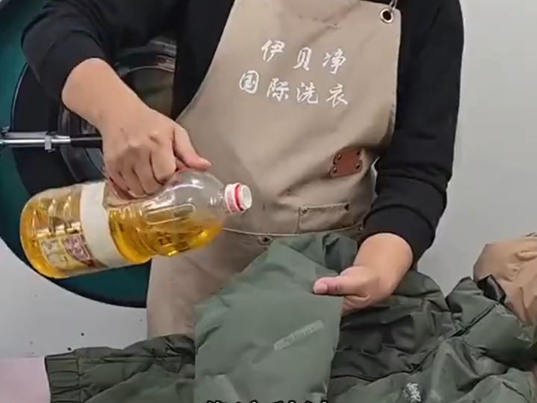 衣服沾上油渍很难去除非常烦人,快试试这个