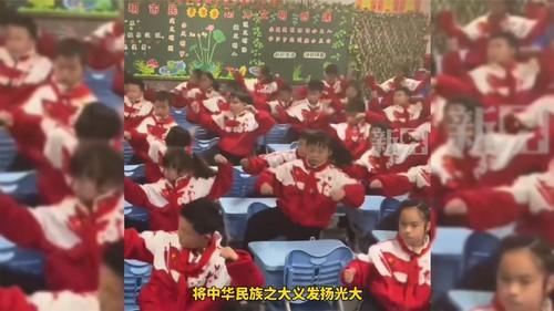 老师本人创编课桌舞,已经坚持了九年,既锻炼身体又可以发扬文化