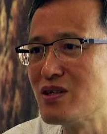 #2020看两会#【不计成本救新冠病人的成本到底是多少】过去几个月,...