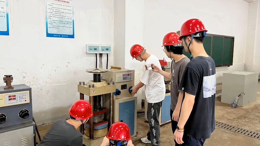 本团队研发的耐火防水涂料和其四种不同试块煅烧后抗压试验对比