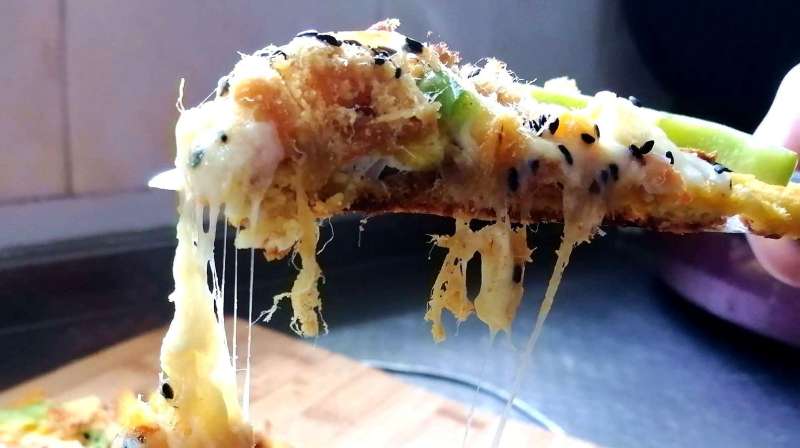 在家用吐司做披萨,方法超级简单,口口拉丝,好吃好看还不贵