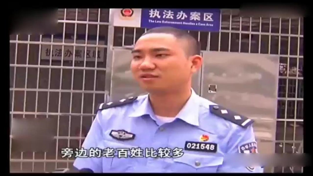 衡阳电动车驾驶员不配合执法 亲戚当街打交警