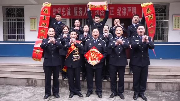 大年初一,给大家拜年了!#春节dou在岗