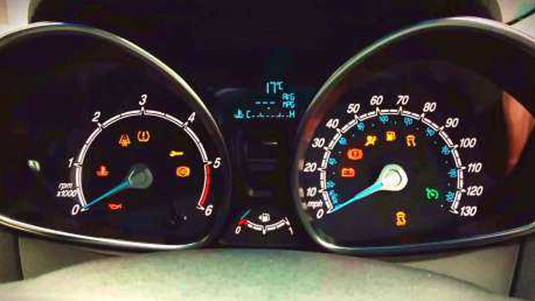 汽车仪表盘上这3个故障灯,一旦亮了就千万别开了,否则很危险!