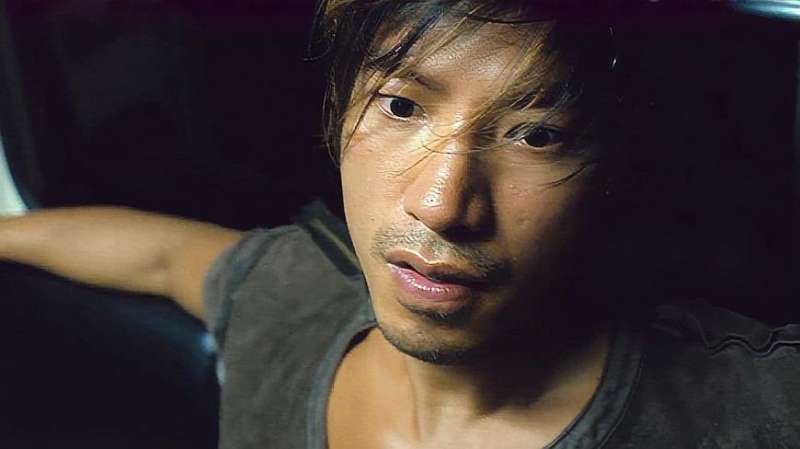 东星大佬掌掴乌鸦,他的这一个表情你看明白了吗?让人细思极恐!