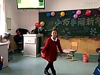 联欢会上表演节目
