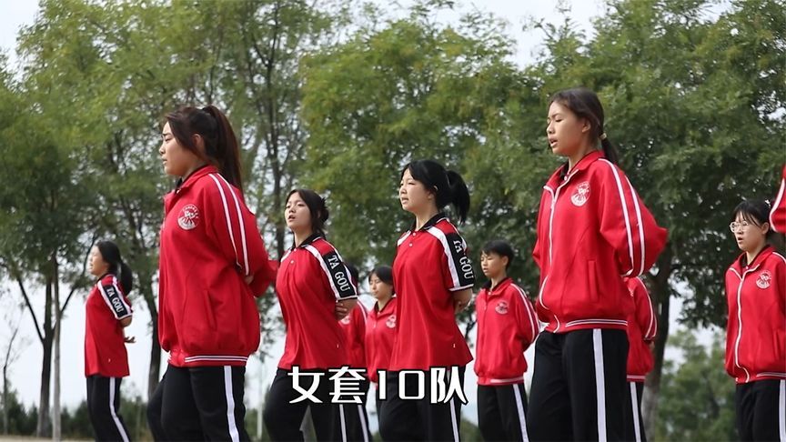 我在塔沟武校学武术:武术训练,让孩子们变得更加坚强!