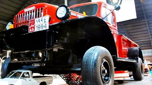 寰球最大的皮卡车,车长25米,人还没轮胎高,这车你敢开吗?