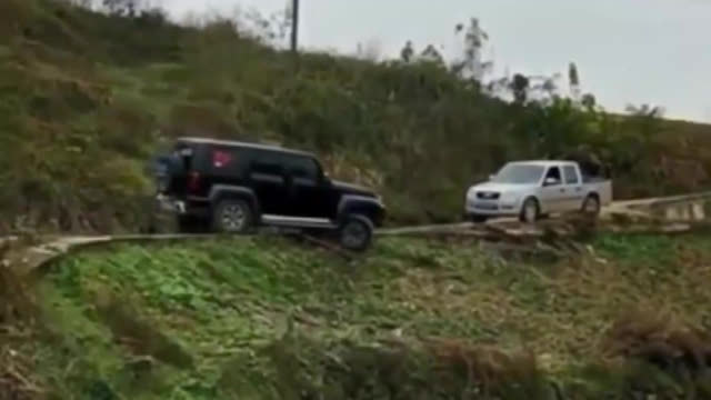 行车记录仪:真把自己当牧马人了吗?敢这样开车就看你怎么收场!