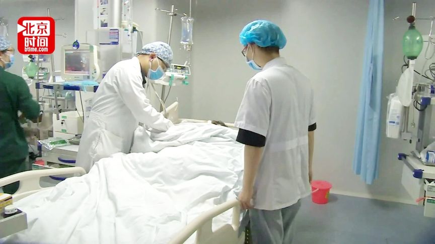 男子犯酒瘾用消毒酒精解馋 竟把自己喝进ICU
