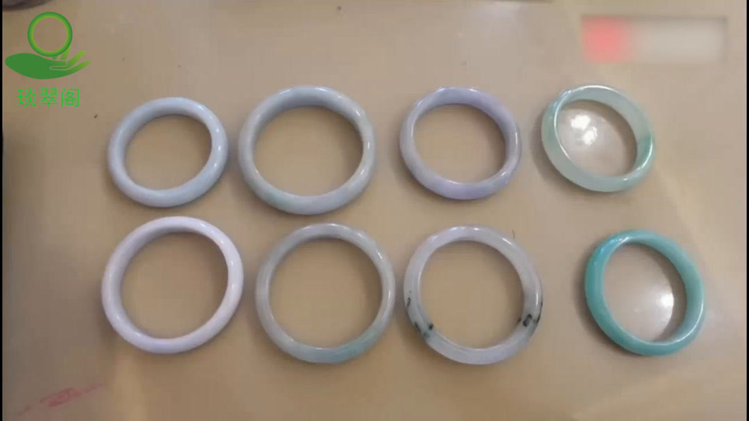 最基本的鉴定翡翠手镯真假的小办法,你看完了吗?