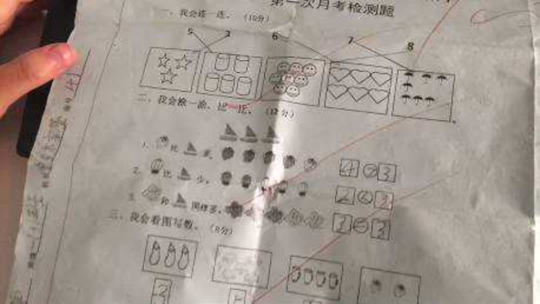 女儿上一年级第一次月考成绩出来了,看完成绩小伙做了决定,为啥