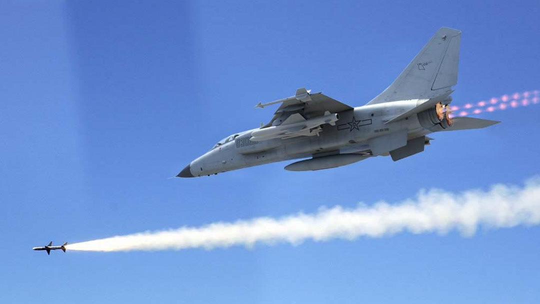 海军远程导弹攻击机即将服役,导弹可无视拦截被称为反航母利器