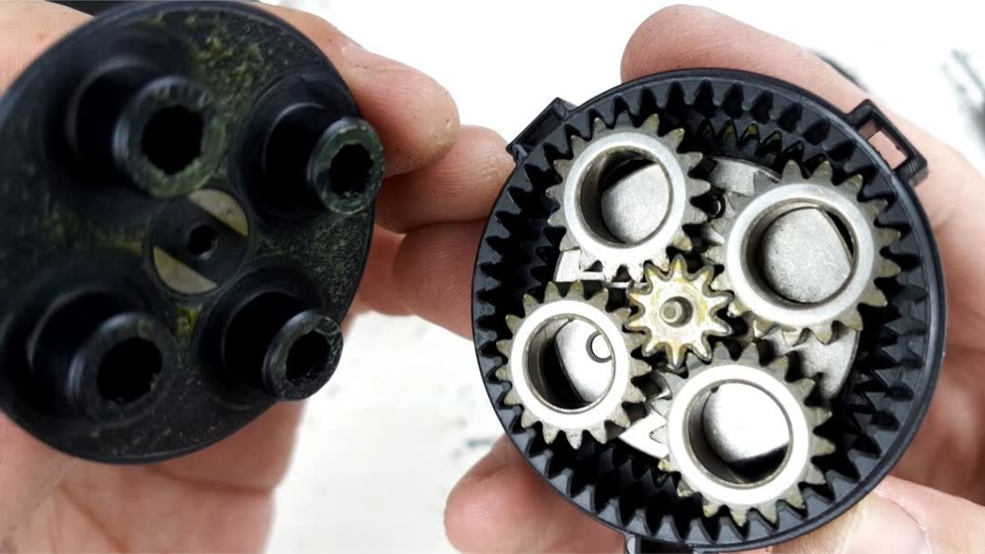 拆解汽车上的驻车电机,了解一下行星减速齿轮应用场景和机械原理