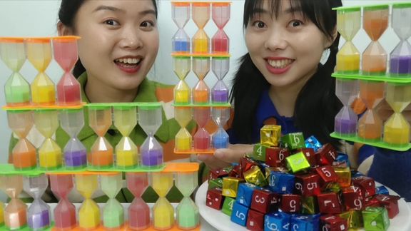 趣味“钻石三色沙漏计时器糖果玩具”,圆锥相抵细沙流,劝君惜时