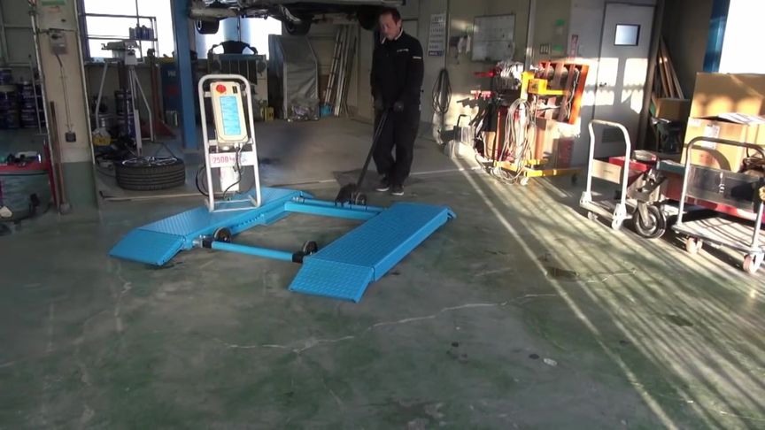 一个人可以移动的液压举升机,修车好帮手