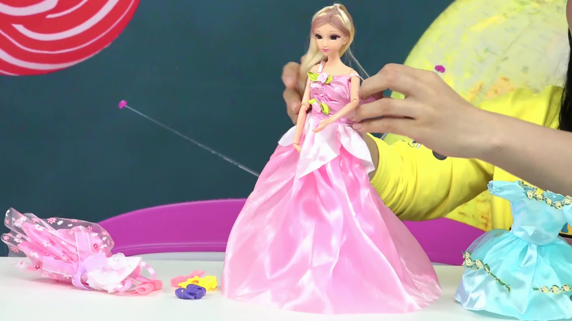 芭比娃娃玩具芭比公主换装造型小猪佩奇芭比动画片