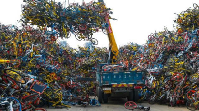 以前的"共享单车"瞬间火遍,为何被丢的单车无人管理!