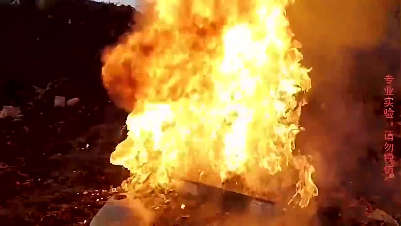 模拟火山喷发的实验,火柴头朝内,点燃过程太震撼了!