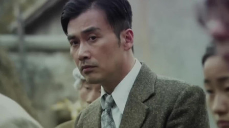 风筝:终于有人动了郑耀先的钢笔!可又放了回来!老郑不开心了!