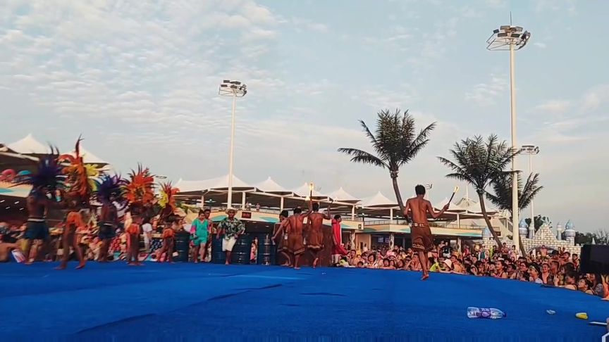 #演出现场 #视觉震撼 危险动作,请勿模仿ߙ�#网红打卡地