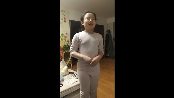 闺女一本正经的教我如何主持晨会