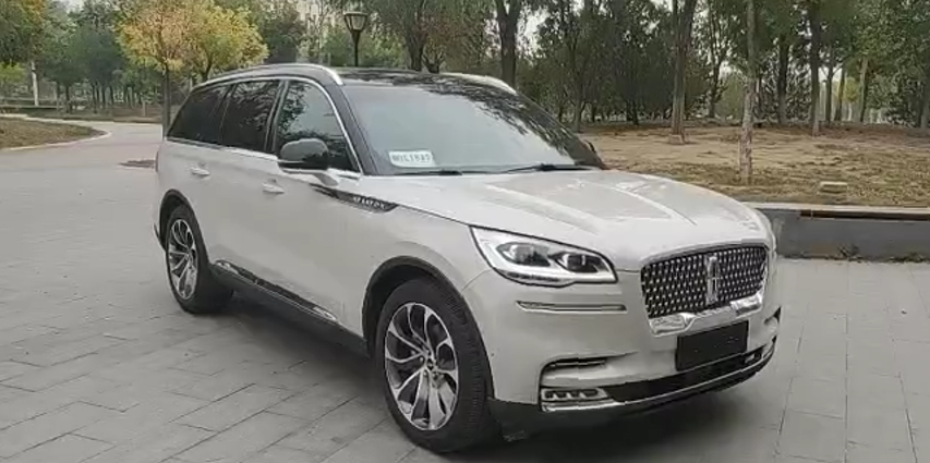 长安林肯飞行家的前脸设计,沉稳又精致
